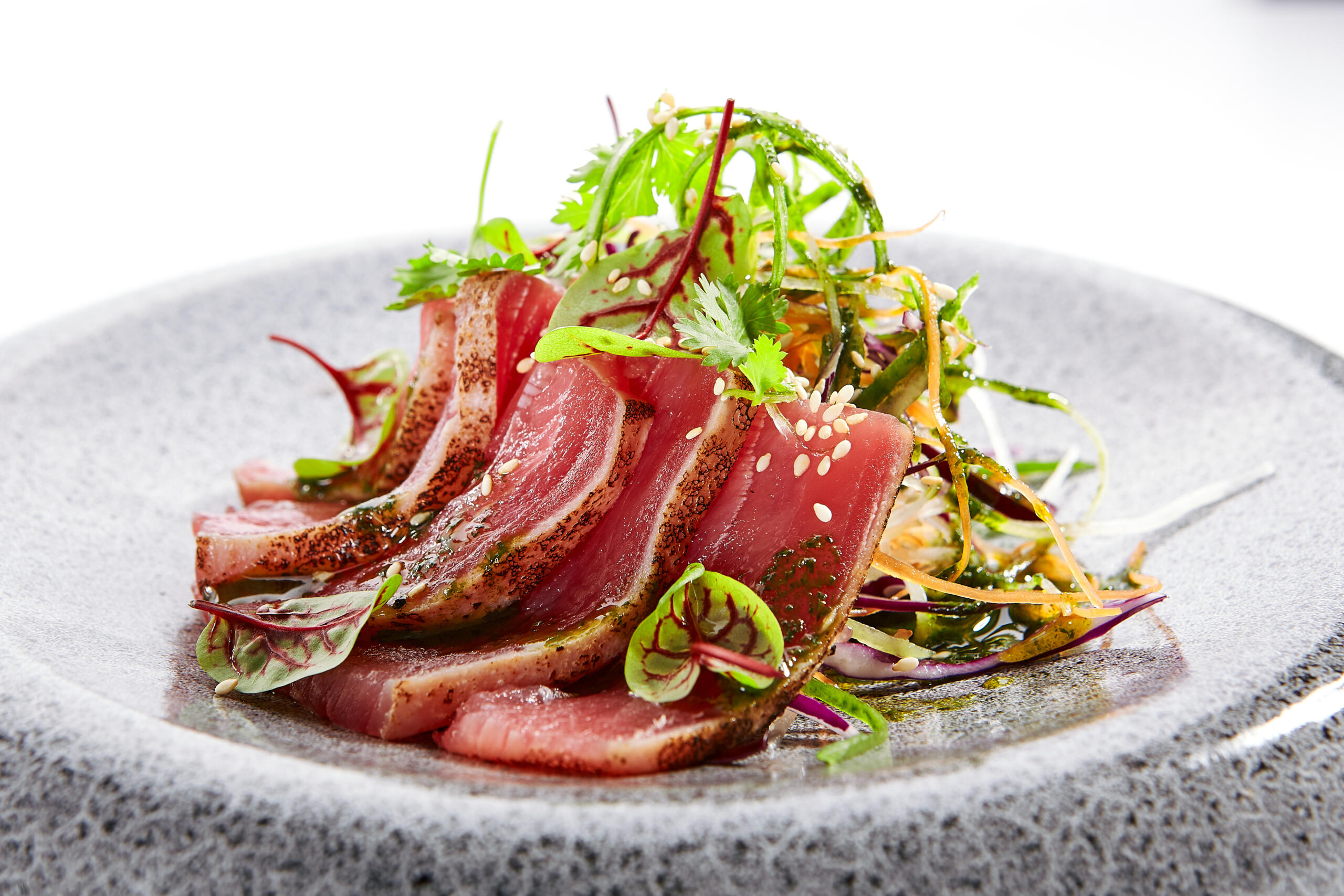 Thunfisch Tataki mit buntem Wintersalat - Sutterlüty