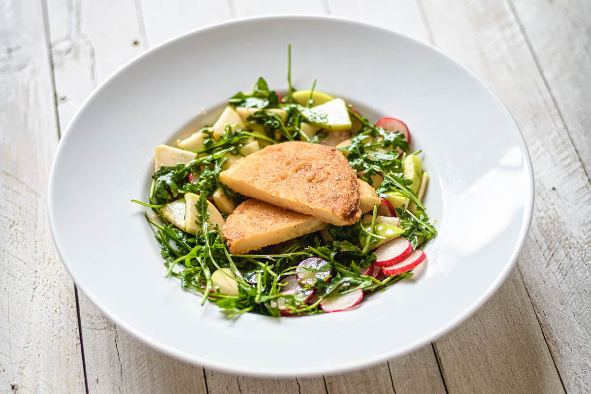 Sellerieschnitzel mit Frühlingssalat | Sutterlüty